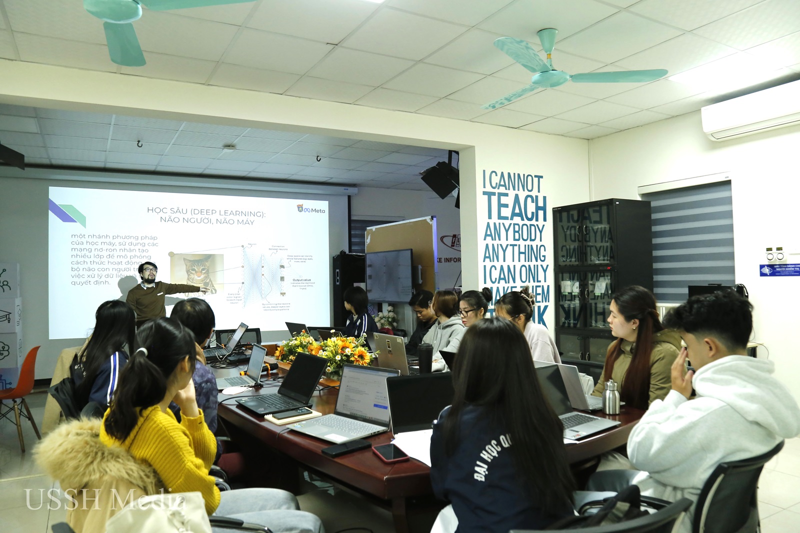 GenZ làm chủ Gen AI - khóa học miễn phí dành riêng cho sinh viên VNU-USSH