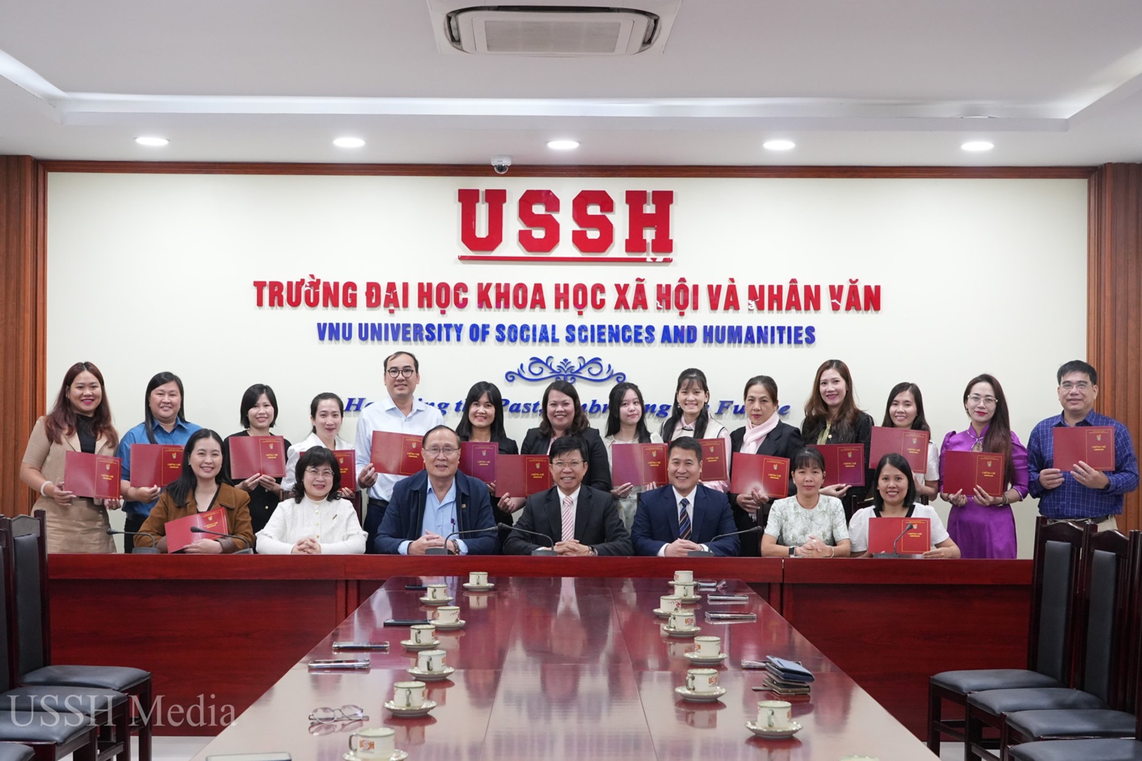 32 giảng viên Trường ĐH Cửu Long nhận chứng chỉ "Phương pháp giảng dạy ...
