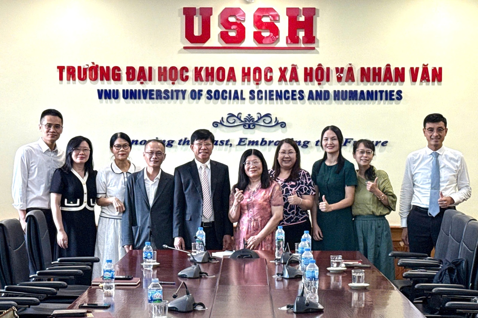 Trao đổi và hợp tác giữa Trường Đại học Khoa học Xã hội và Nhân văn và ...