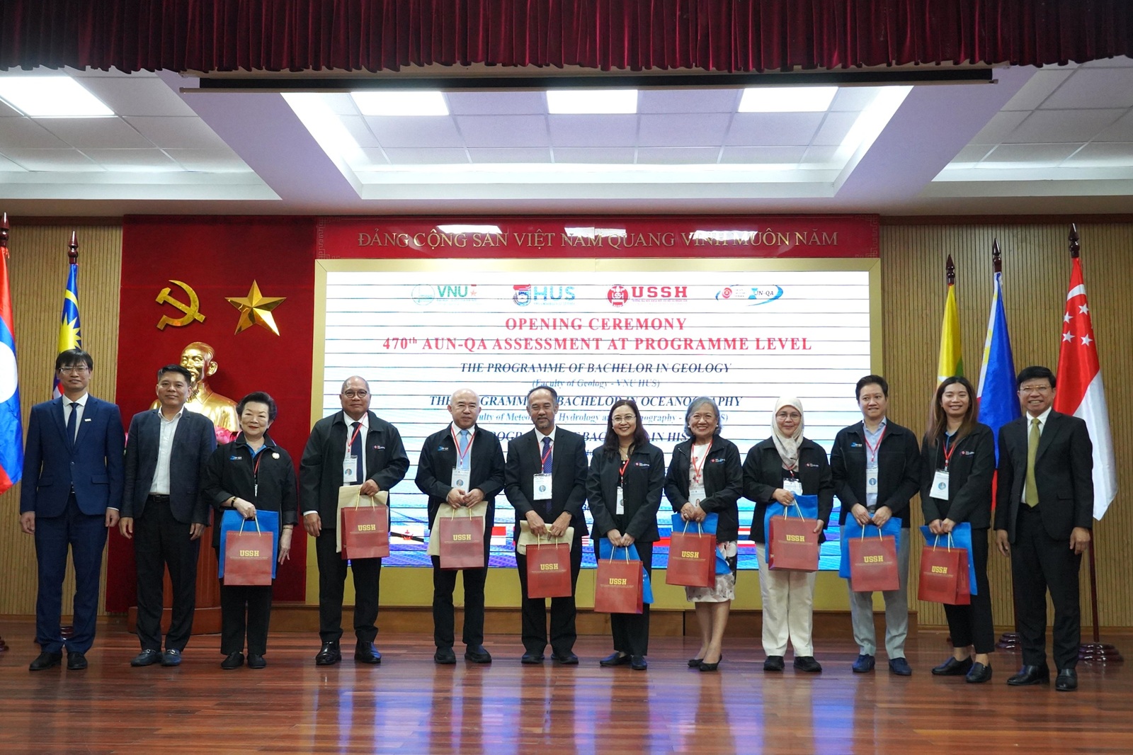 Hai chương trình đào tạo của VNU-USSH đánh giá ngoài theo tiêu chuẩn AUN-QA