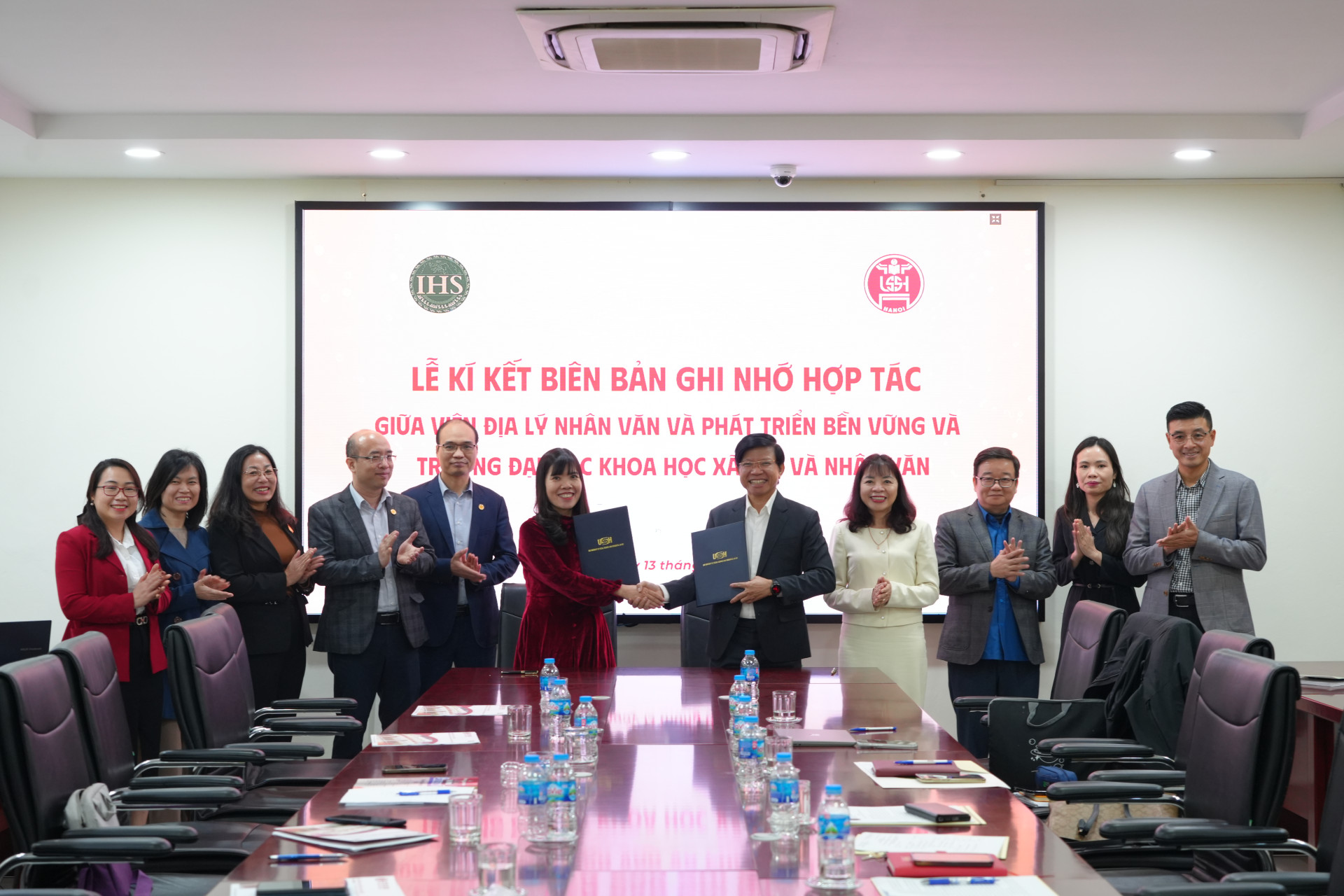 The University of Social Sciences and Humanities signs a Memorandum of ...